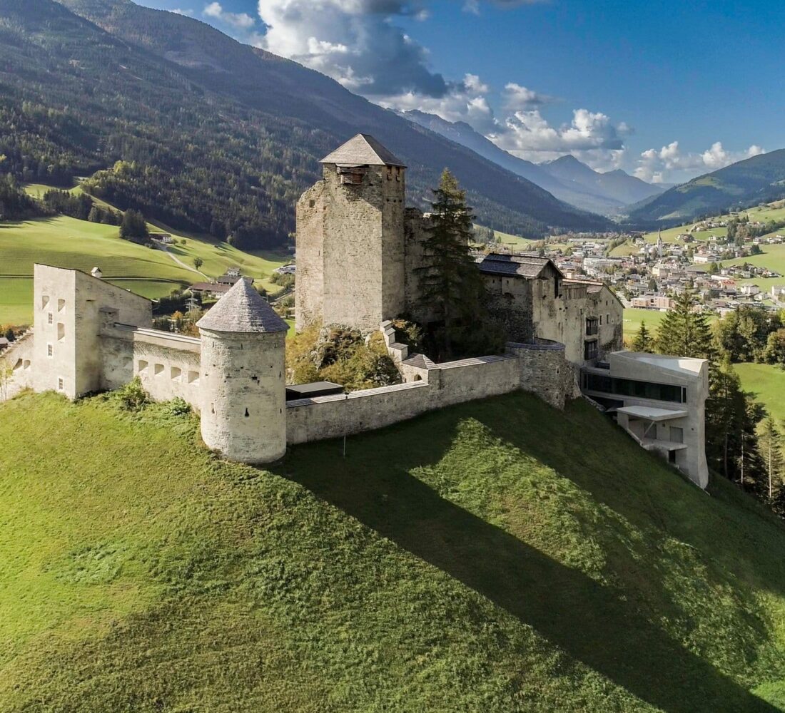 Burg Heinfels in Osttirol Burg Heinfels - DE